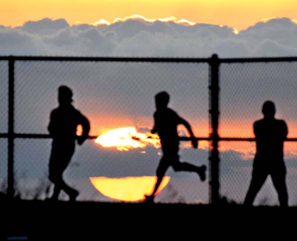 Sunset soccer at Kanaiaupuni Stadium | News, Sports, Jobs - Maui News
